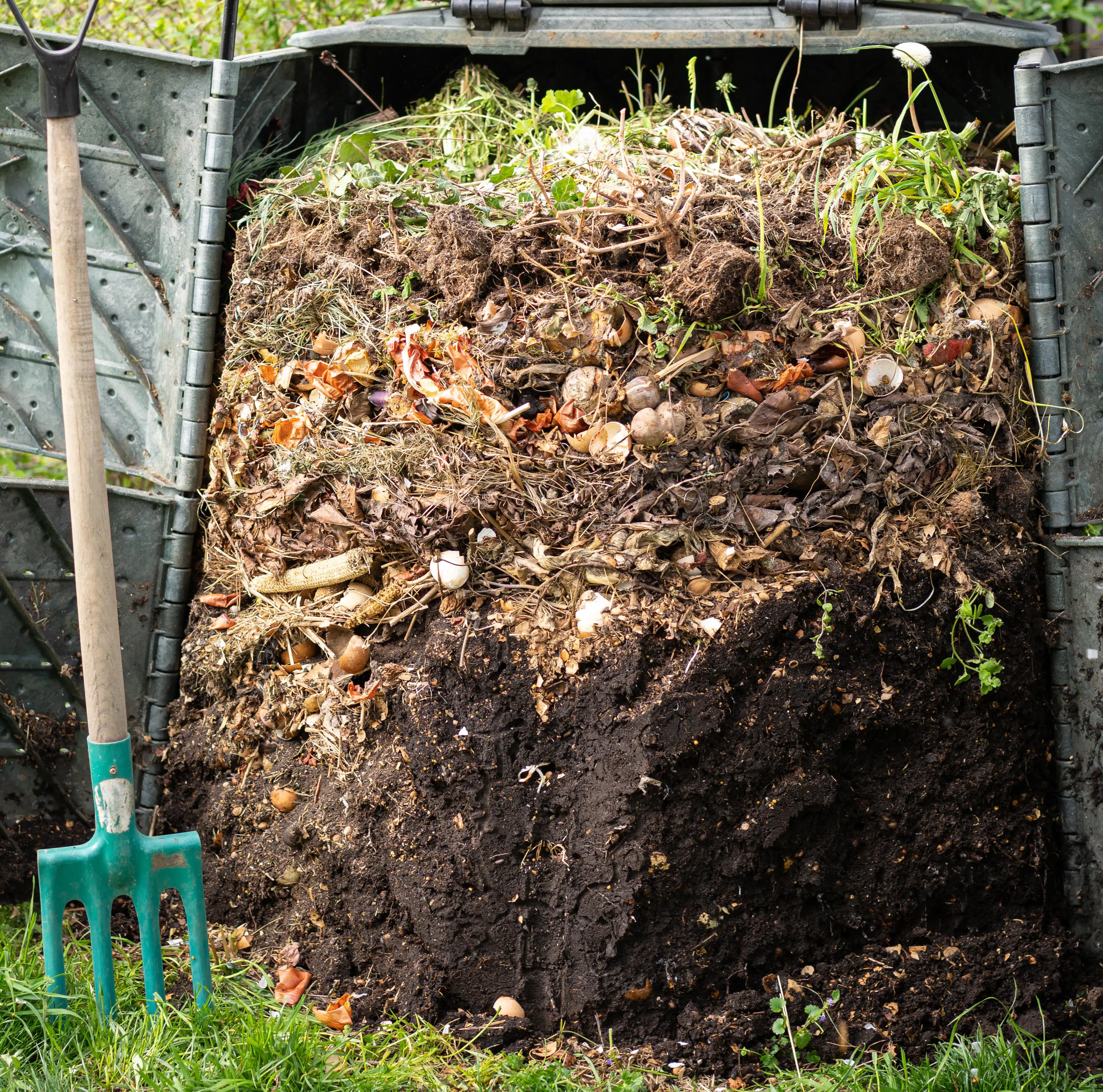 Backyard Composter (The Earth Machine) | Essex-Windsor Solid Waste ...